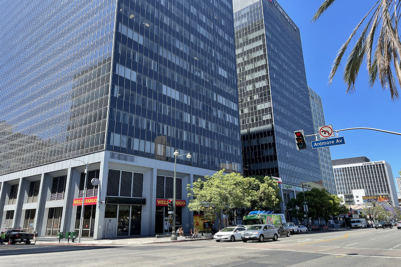 Paramount Plaza - The Location Portal